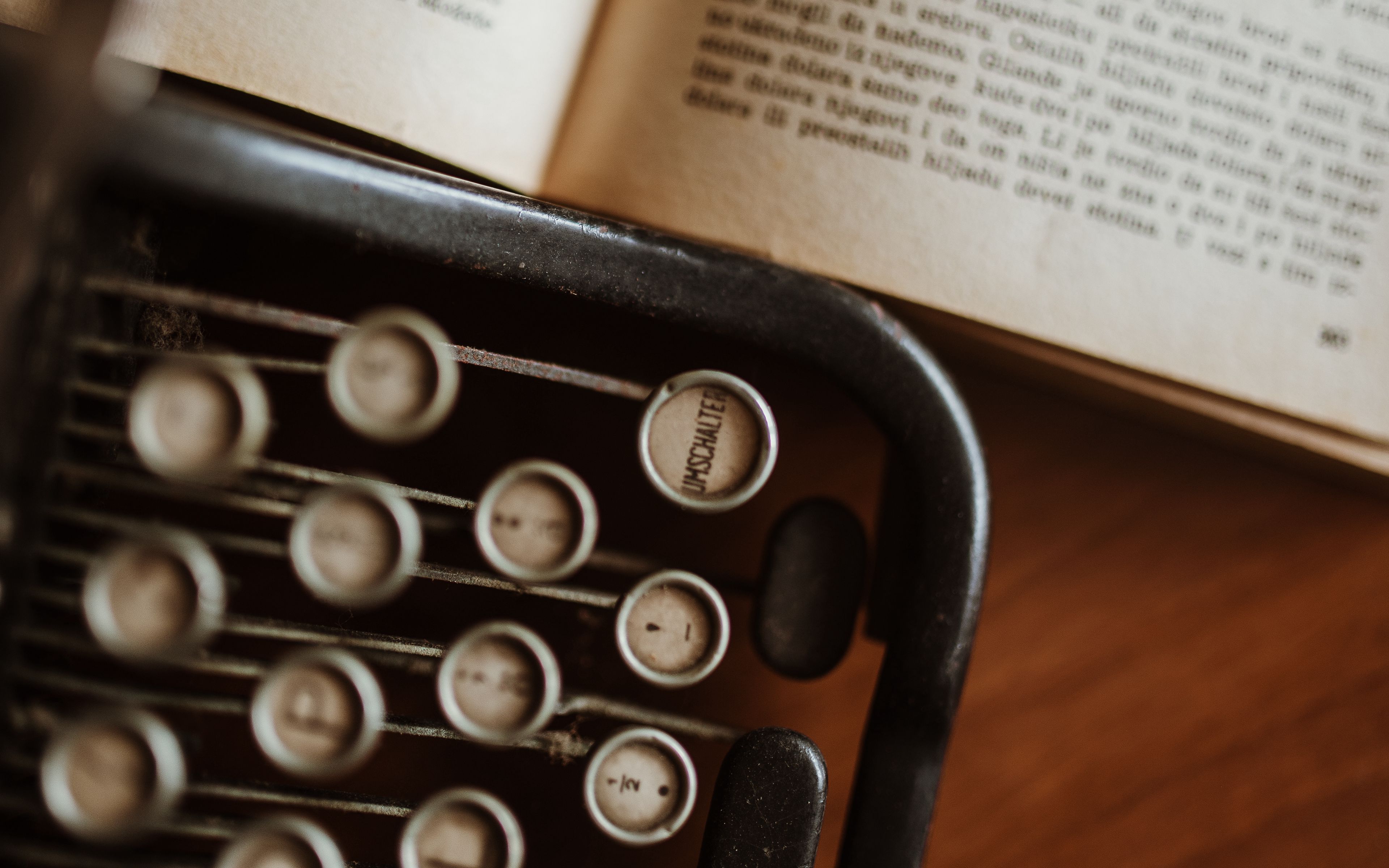 Download wallpaper 3840x2400 typewriter, book, vintage, aesthetics 4k ...