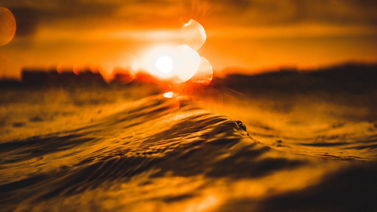 Wallpaper water, glare, bokeh, sunset, blur hd, picture, image