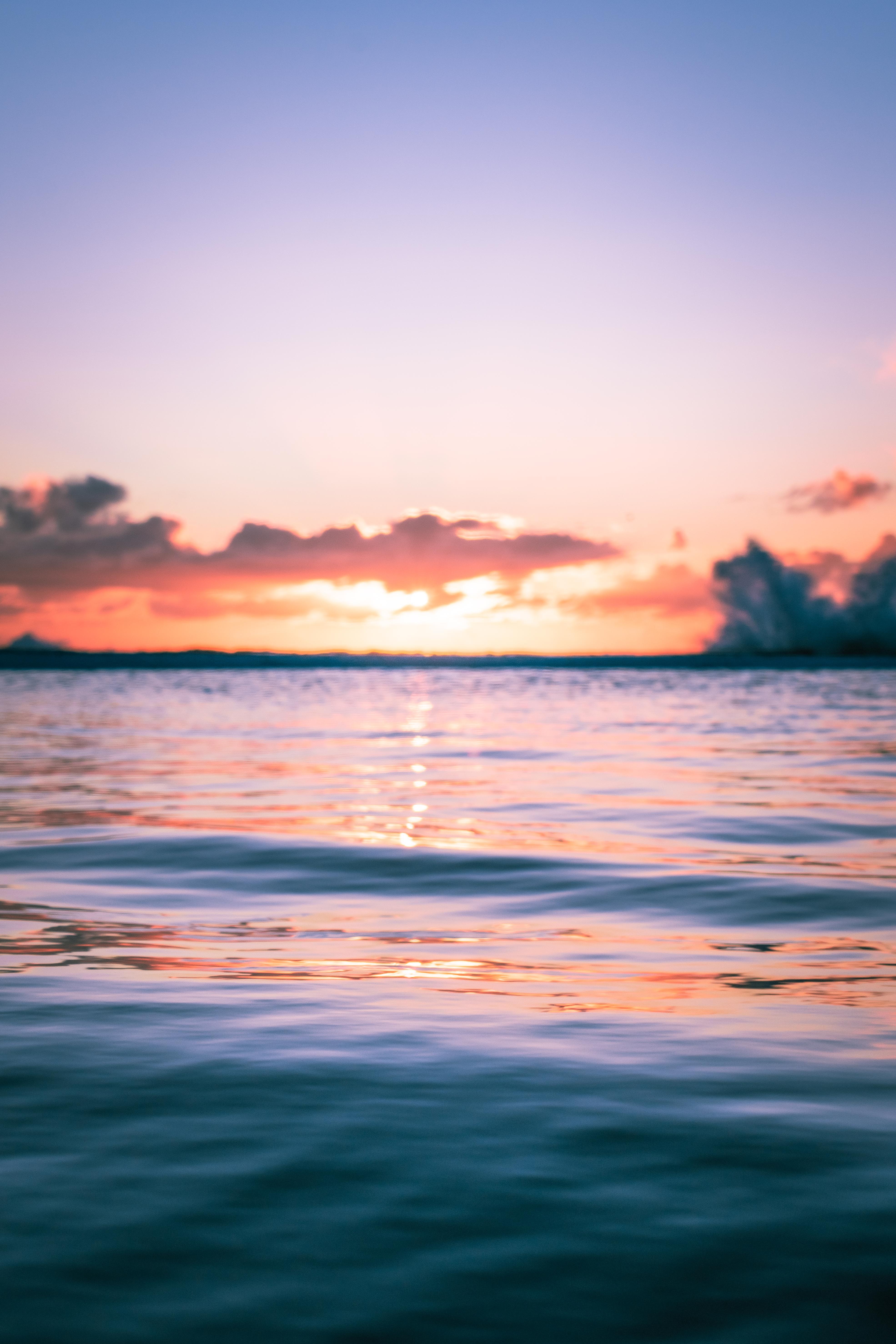 Download wallpaper 3941x5911 water, ripples, glare, horizon hd background