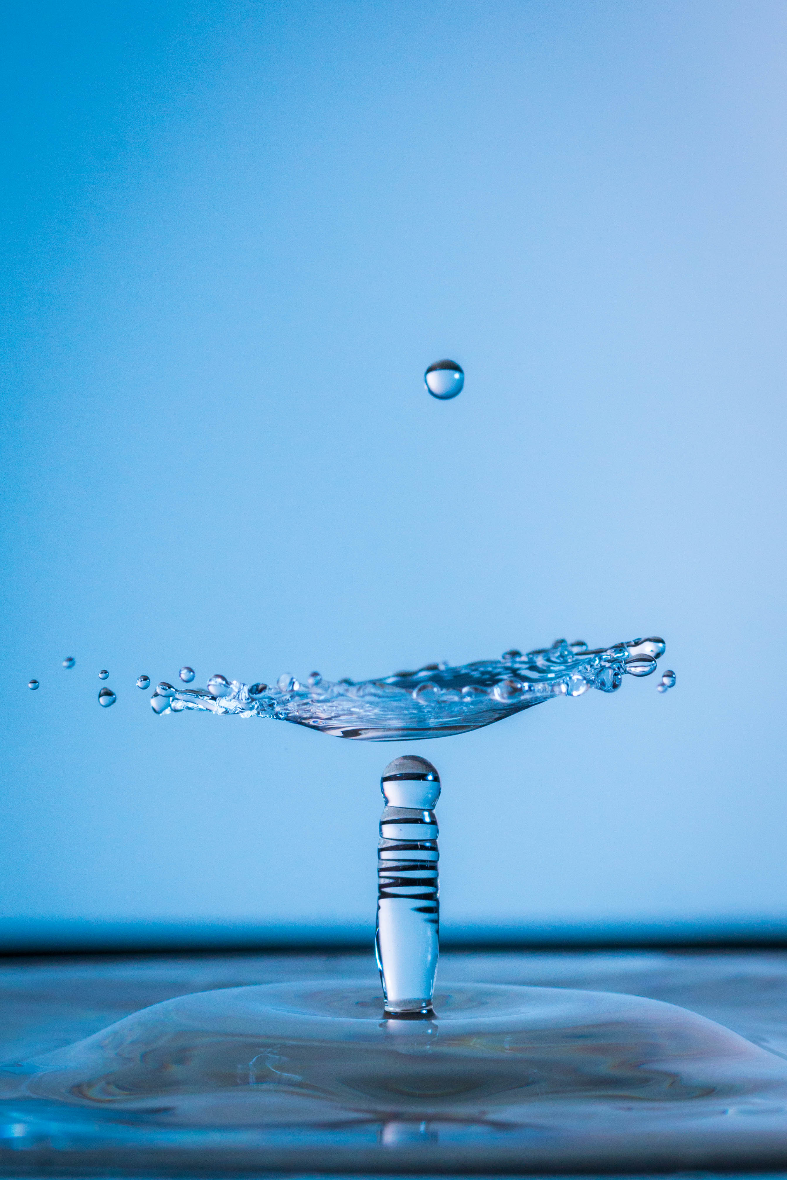 Download wallpaper 2685x4027 water, splash, macro, blue hd background