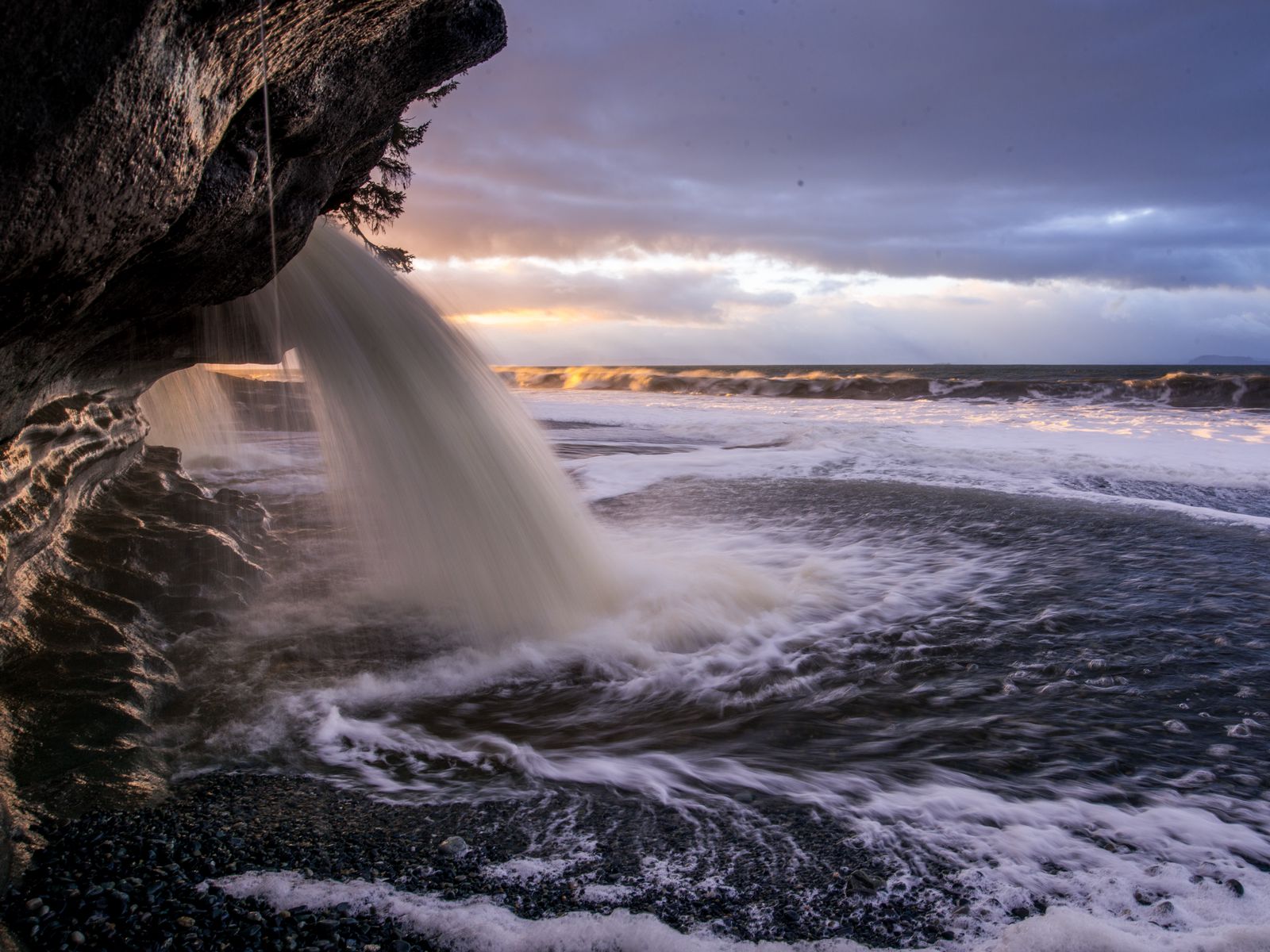 Download wallpaper 1600x1200 waterfall, coast, sea, foam, water ...