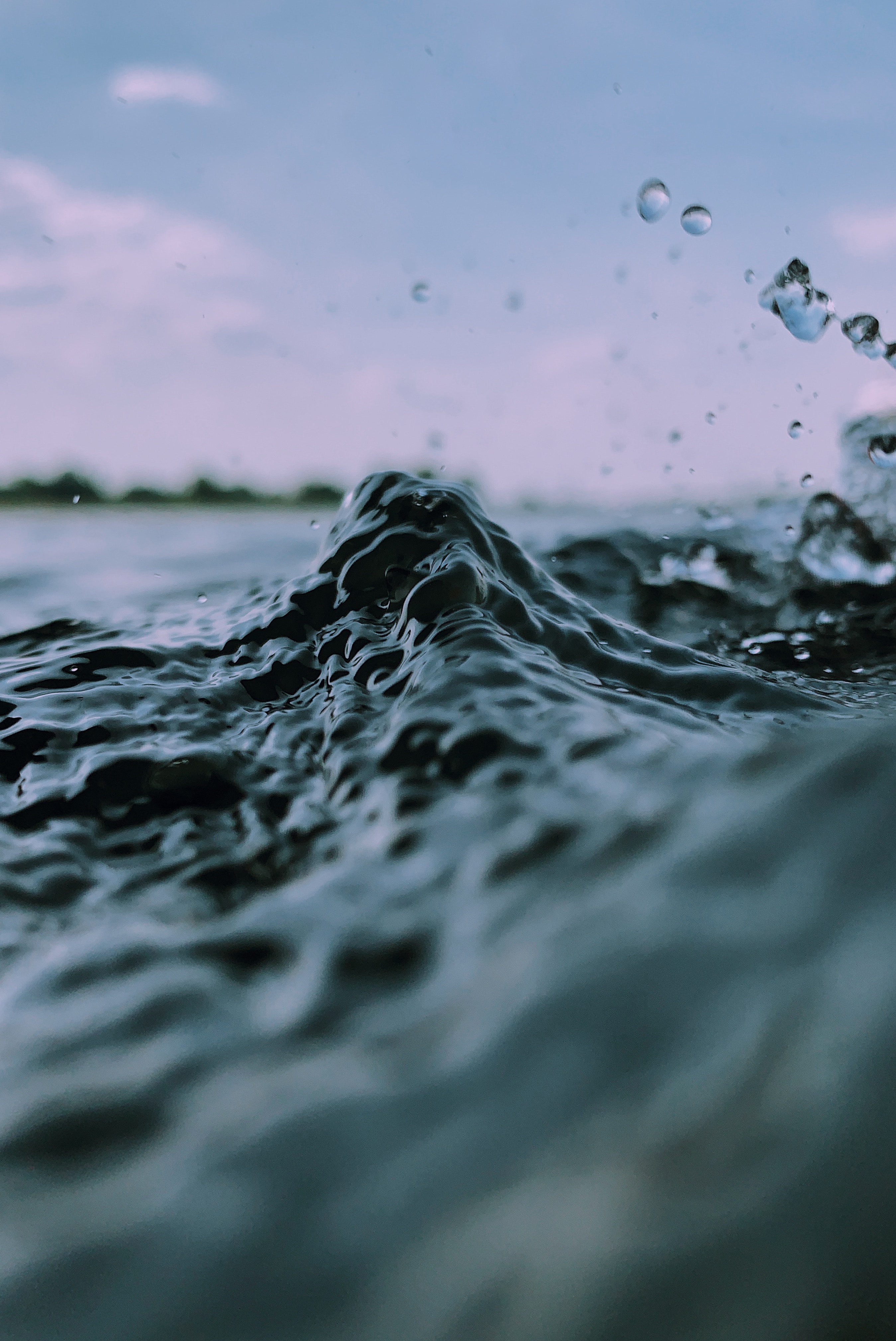Download wallpaper 2697x4032 wave, water, spray, drops, macro hd background