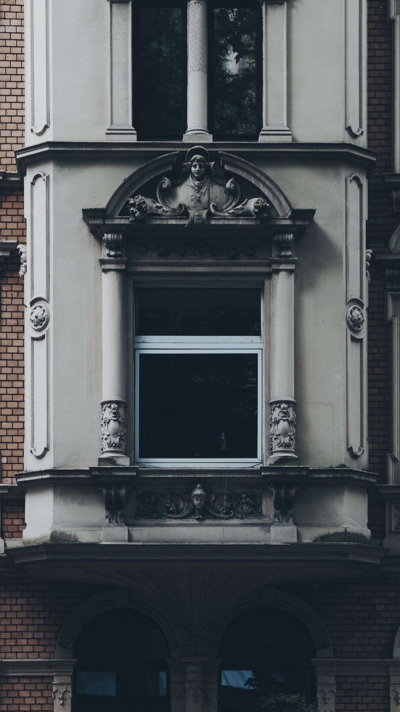Download wallpaper 1350x2400 window, facade, building, architecture ...
